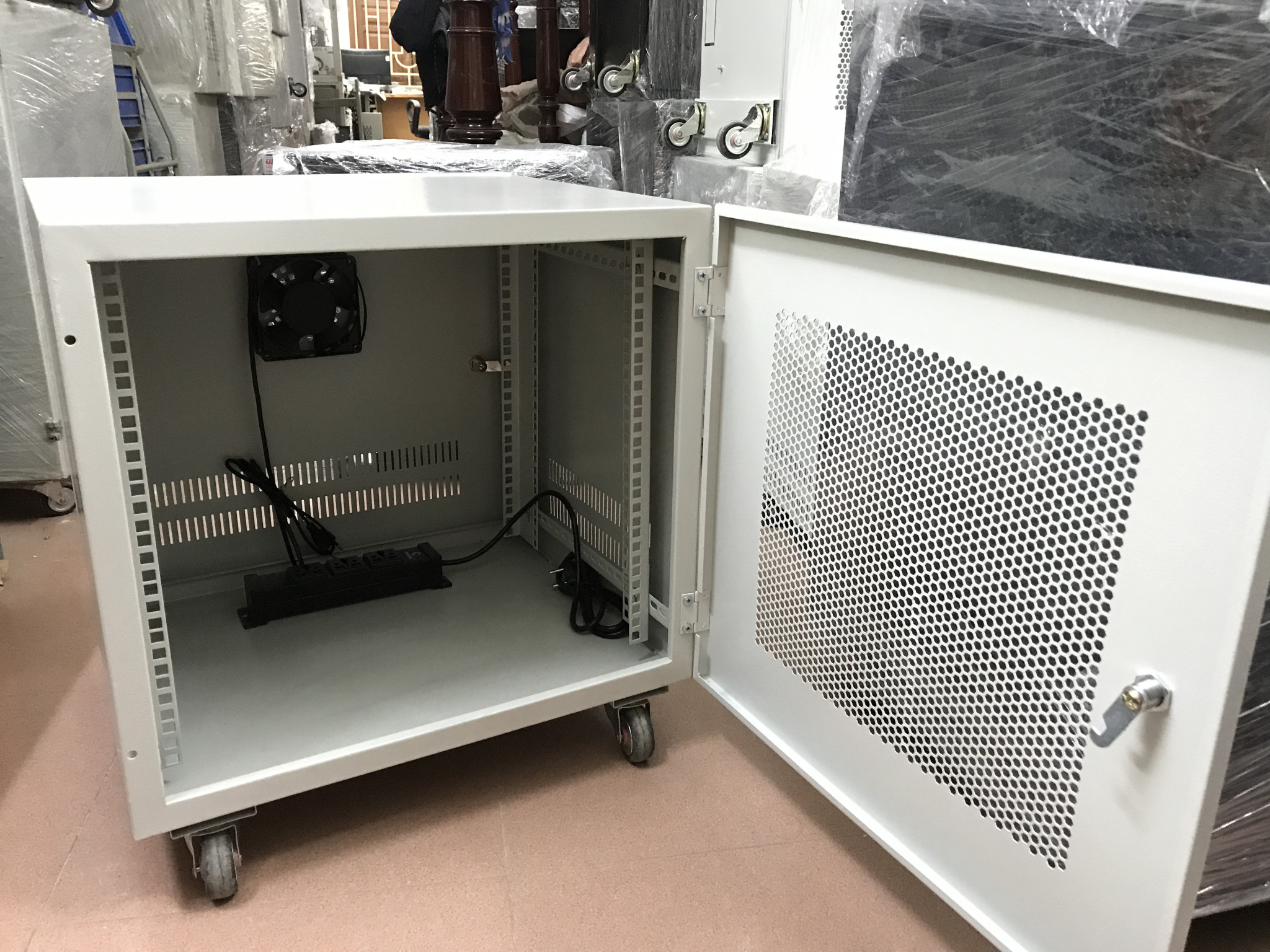 Tủ rack, tủ mạng 10u | USS - Bán tại kho, không lo về giá